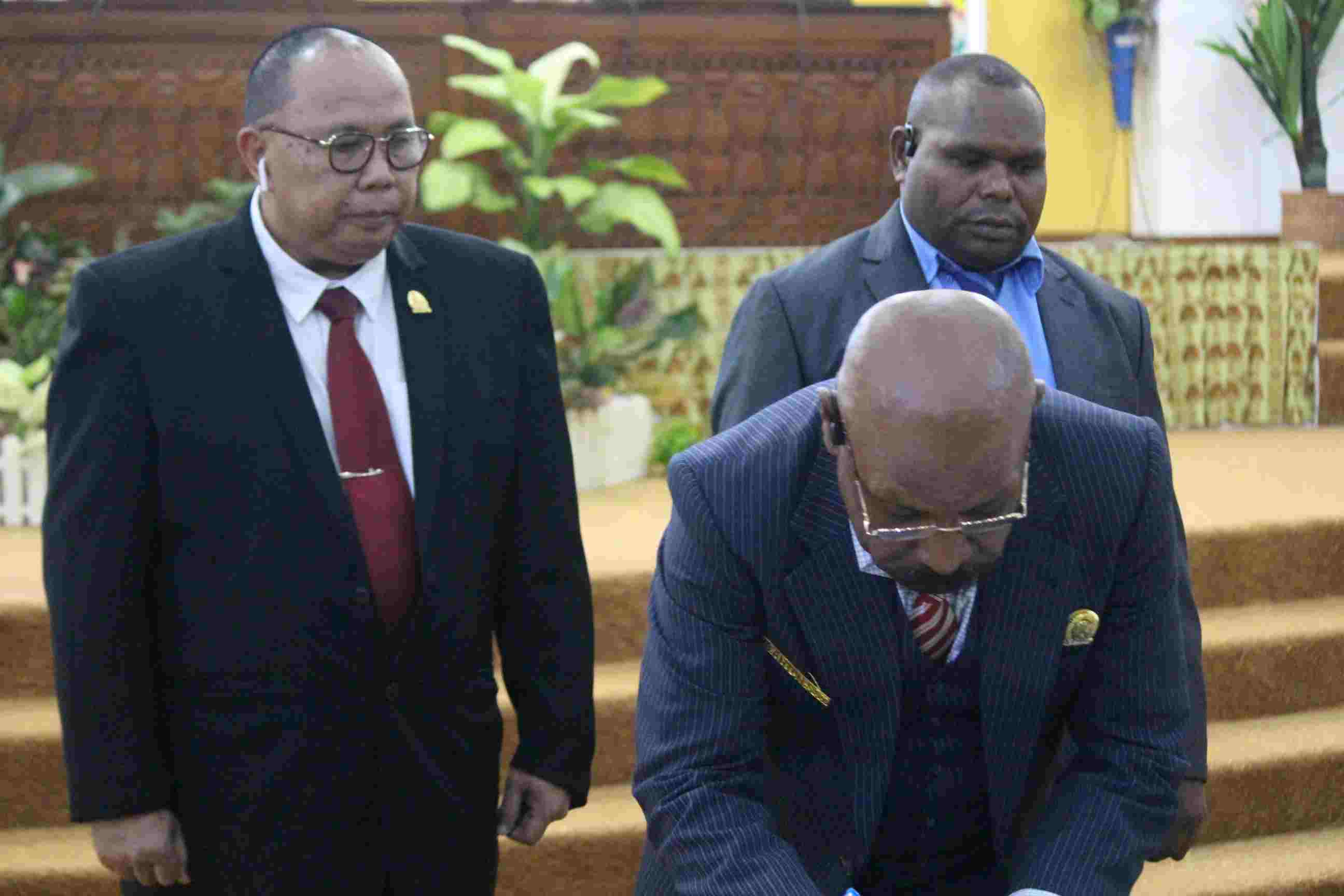 Anggota Komisi B | Sekretariat DPRD KABUPATEN TIMIKA